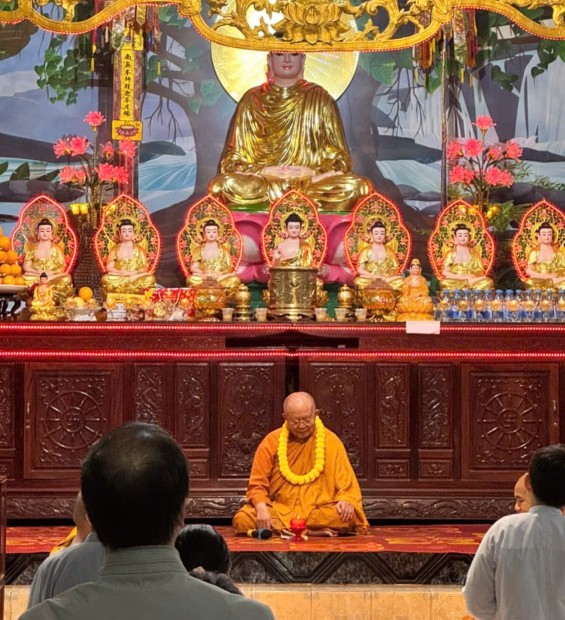 Gia Lai: Đêm hoa đăng nhân Khánh đản Đức Tổ sư Minh Đăng Quang lần thứ 102 và tri ân Trưởng lão ...